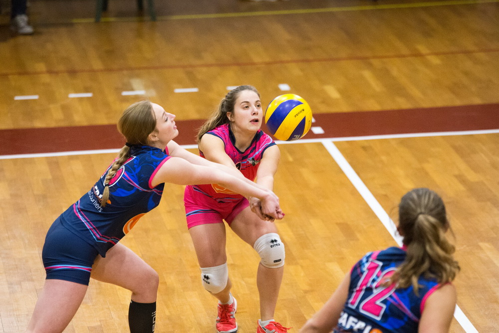 VOLLEY BALL : Les volleyeuses de l'AMVB au clair face à Laon ...