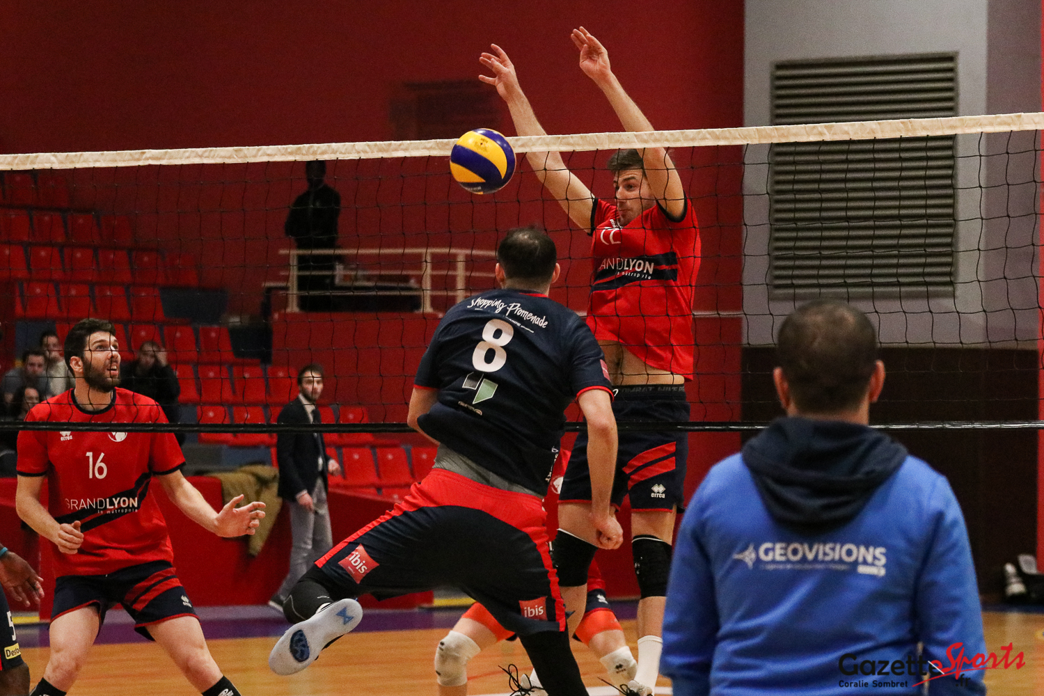 VOLLEY-BALL : Retour en photos sur le match de l'AMVB face à Lyon ...