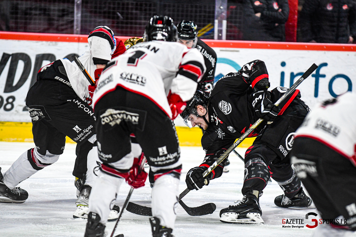 PHOTOS : Retrouvez les images de la rencontre entre les Gothique d ...